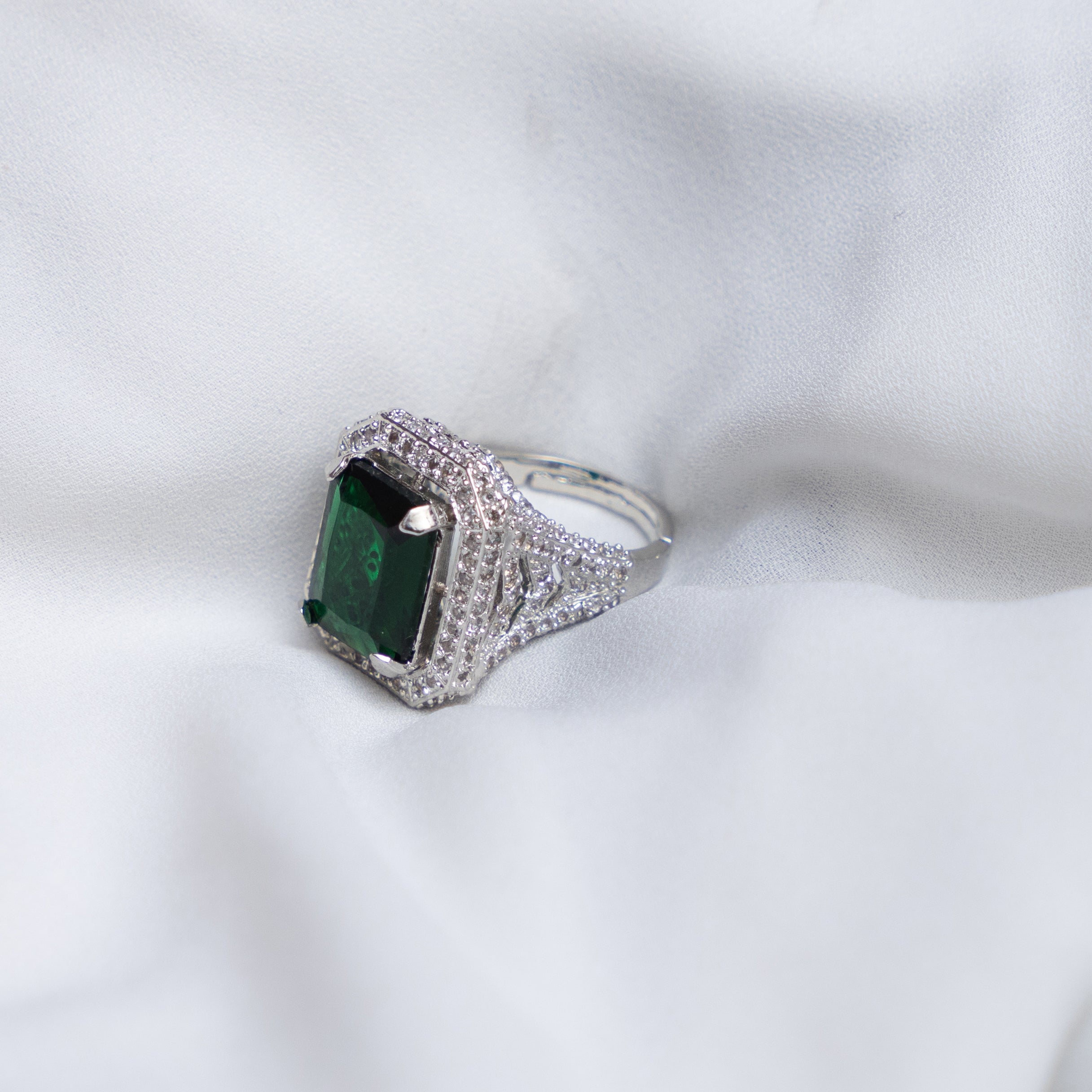 Elara Ring – Shaakh