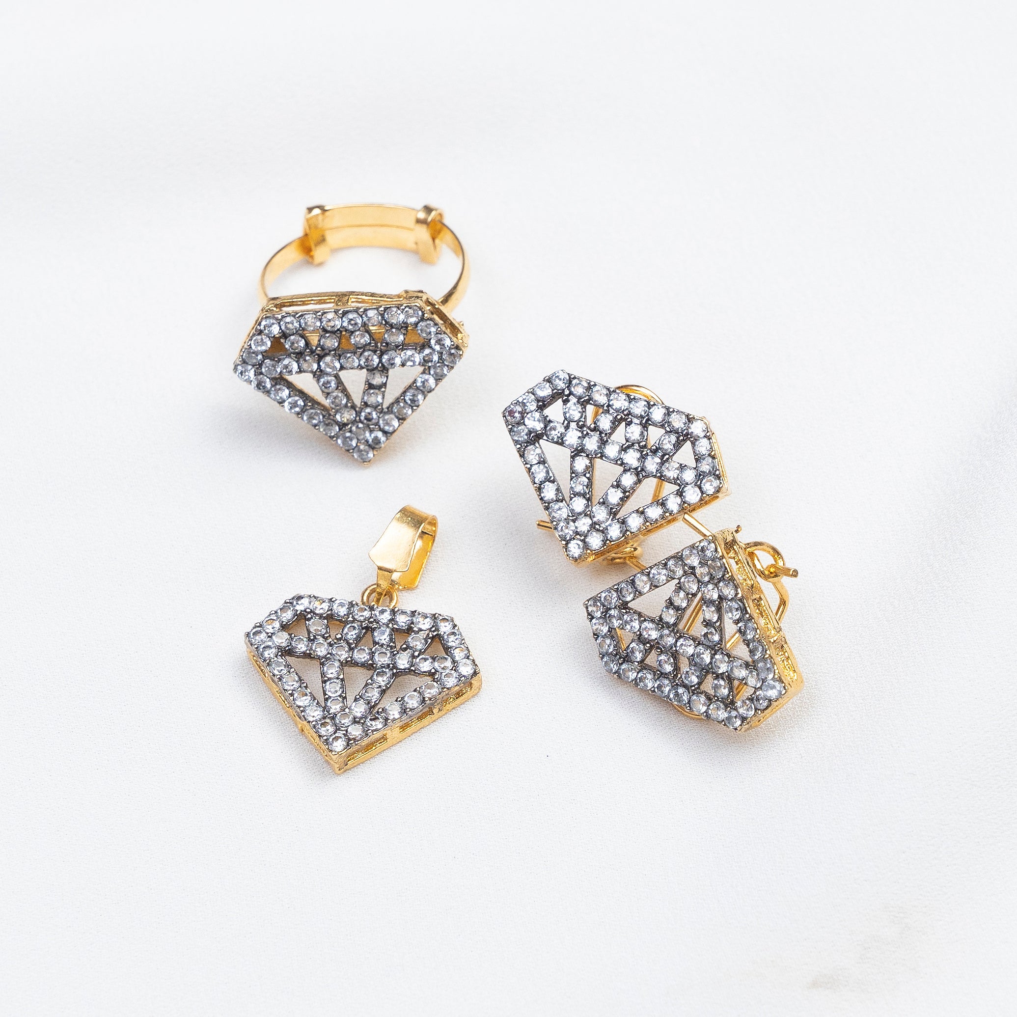 Diamond Shape w Ring – Shaakh