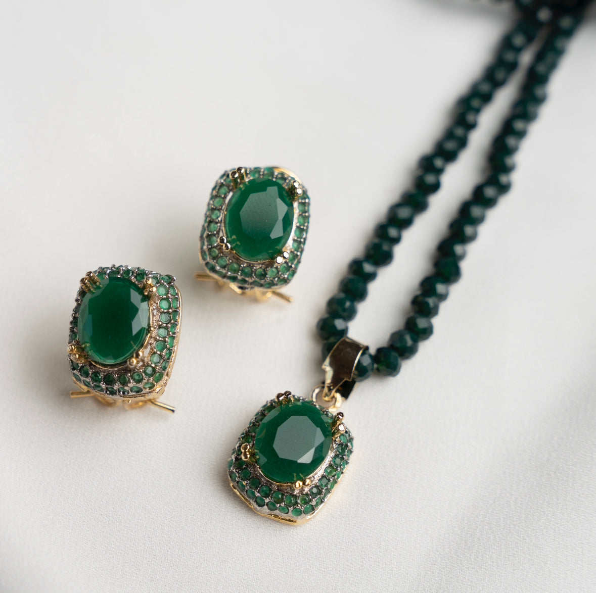 Radiant Emerald Treasure – Shaakh